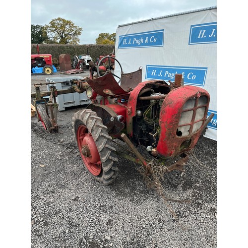 David Brown 2D tractor. Deceased estate. Good restoration project.