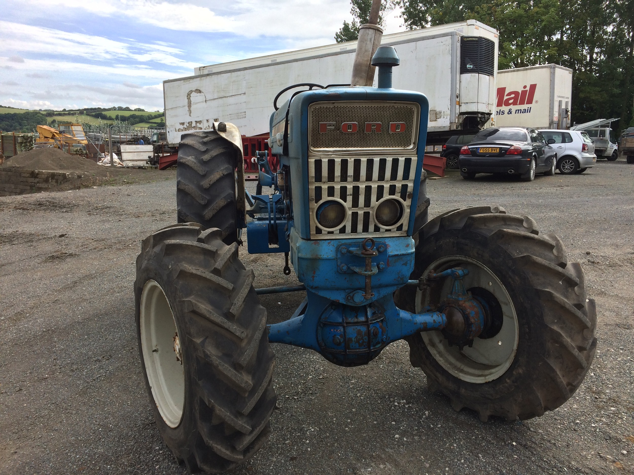 Ford 5000 4x4 tractor. Runs, V5 applied for