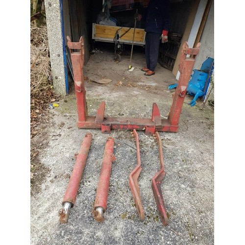 David Brown 950 front loader, frame and hydraulic cylinders