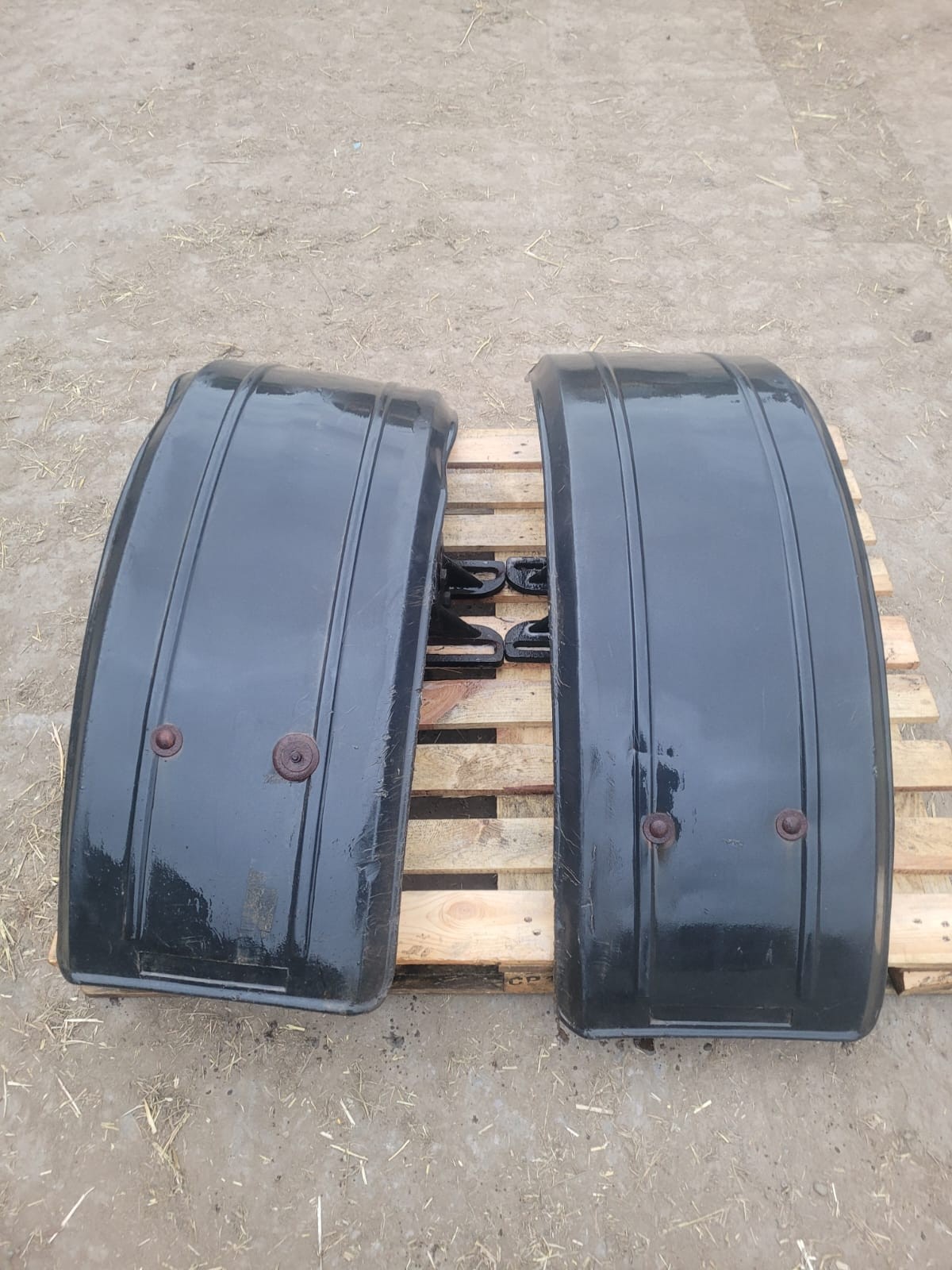 Tractor front mudguards