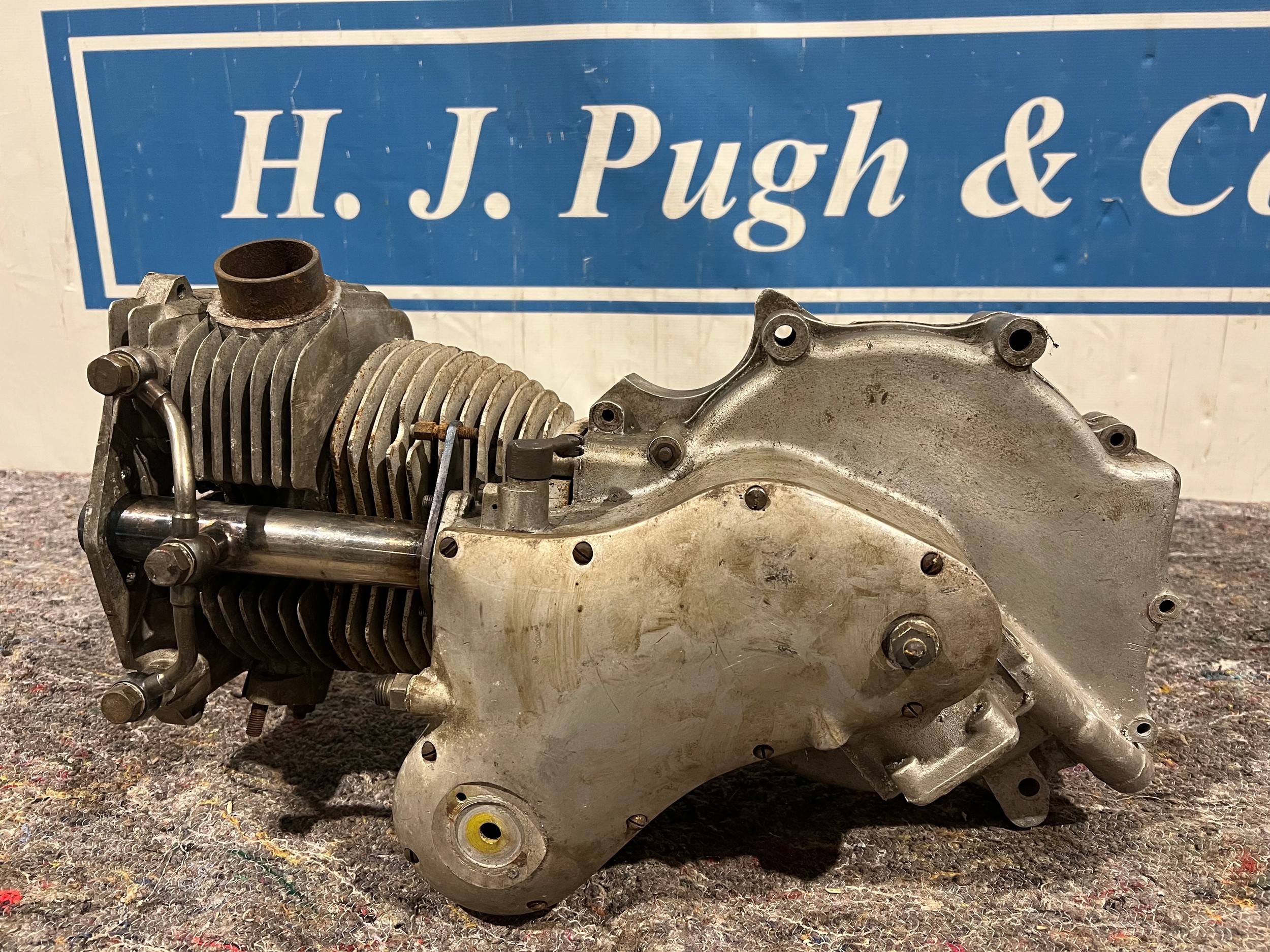 Velocette Viper VR 3737 engine parts with coil ignition type