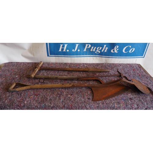 4 - Early hand tools