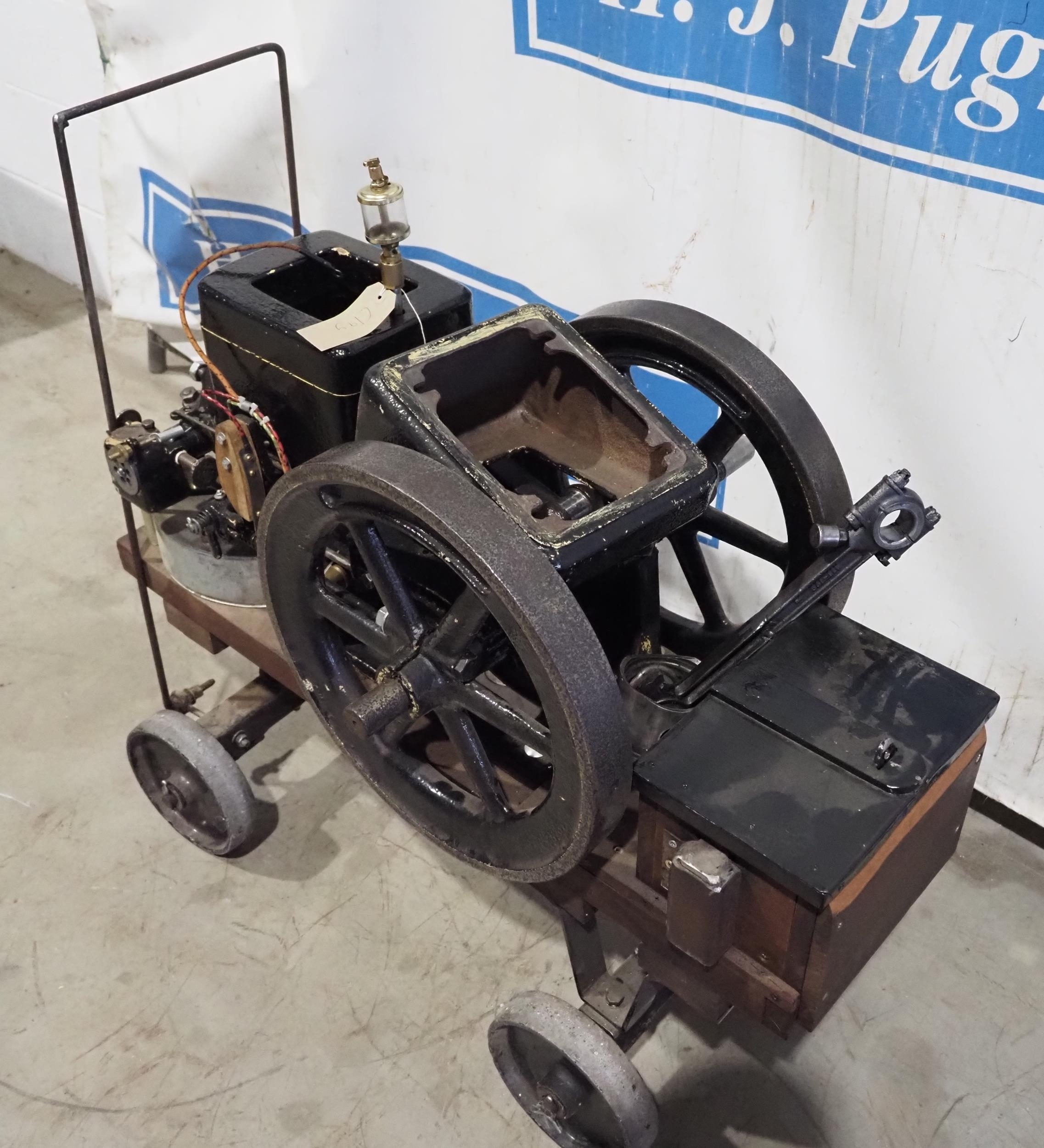 Witte open crank stationary engine. Running before taken apart. Conrod ...