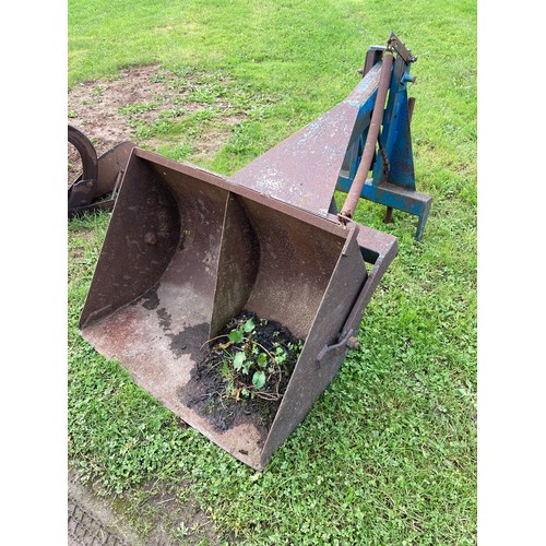 3 Point linkage rear loader