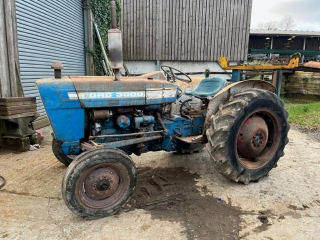 Ford 3000 Select-O-Speed. Runs well, selects all gears, original condition
