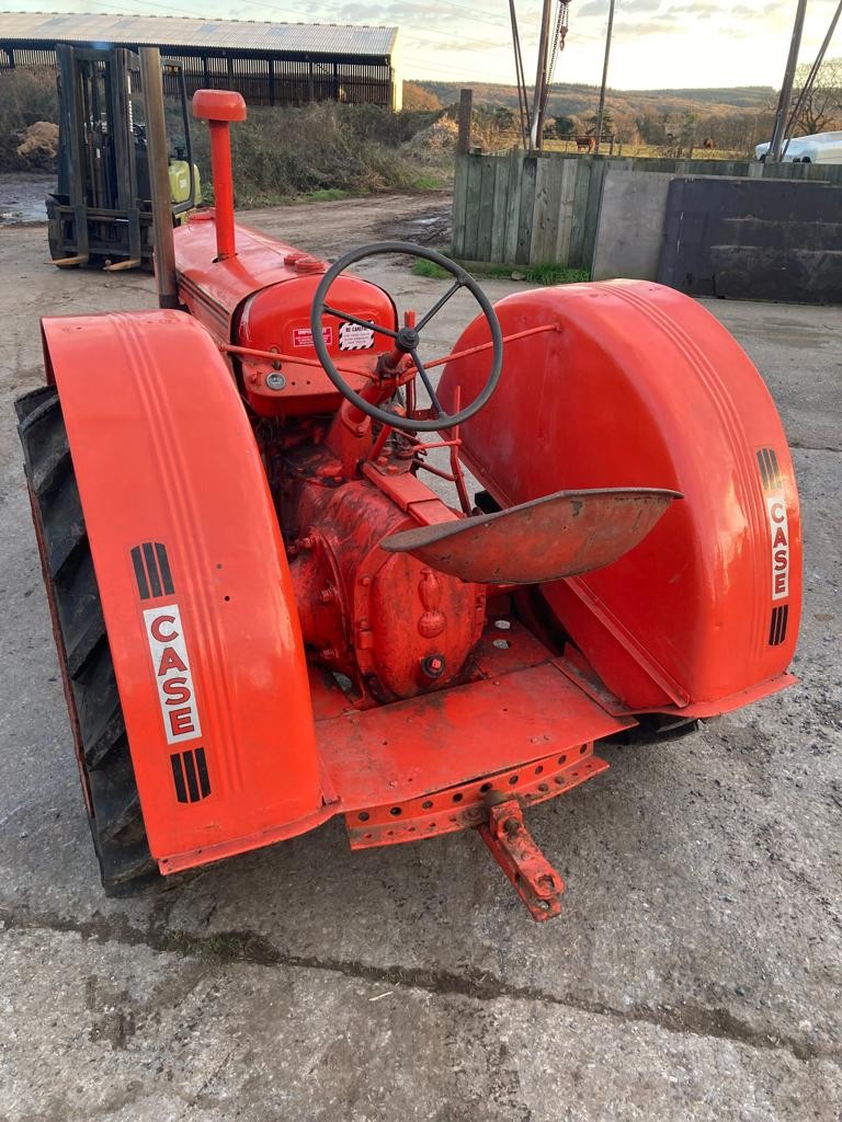 Early Case DEX tractor. Starts, runs and drives