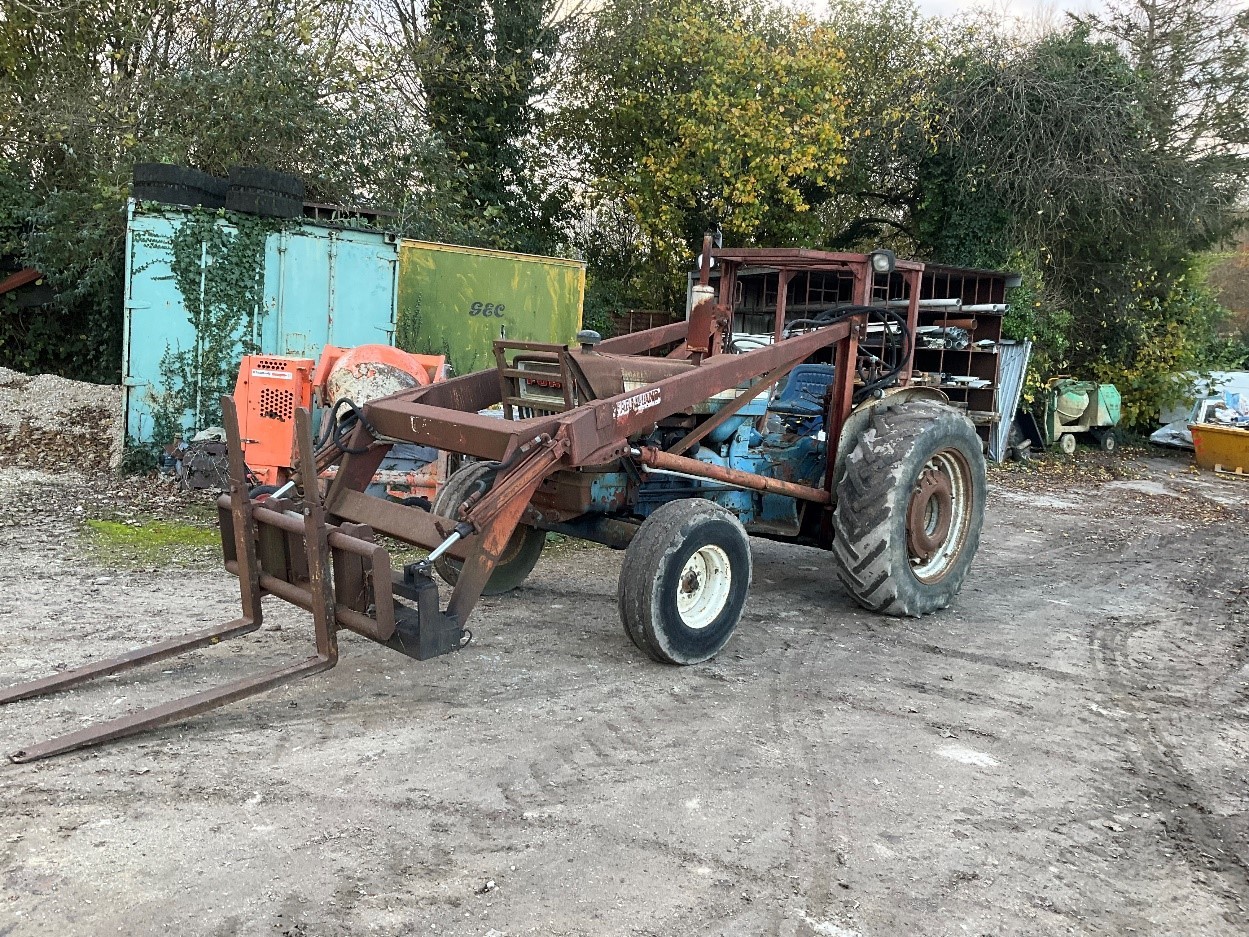 Ford 5000 tractor with Farmhand loader. Had been used in a builders ...