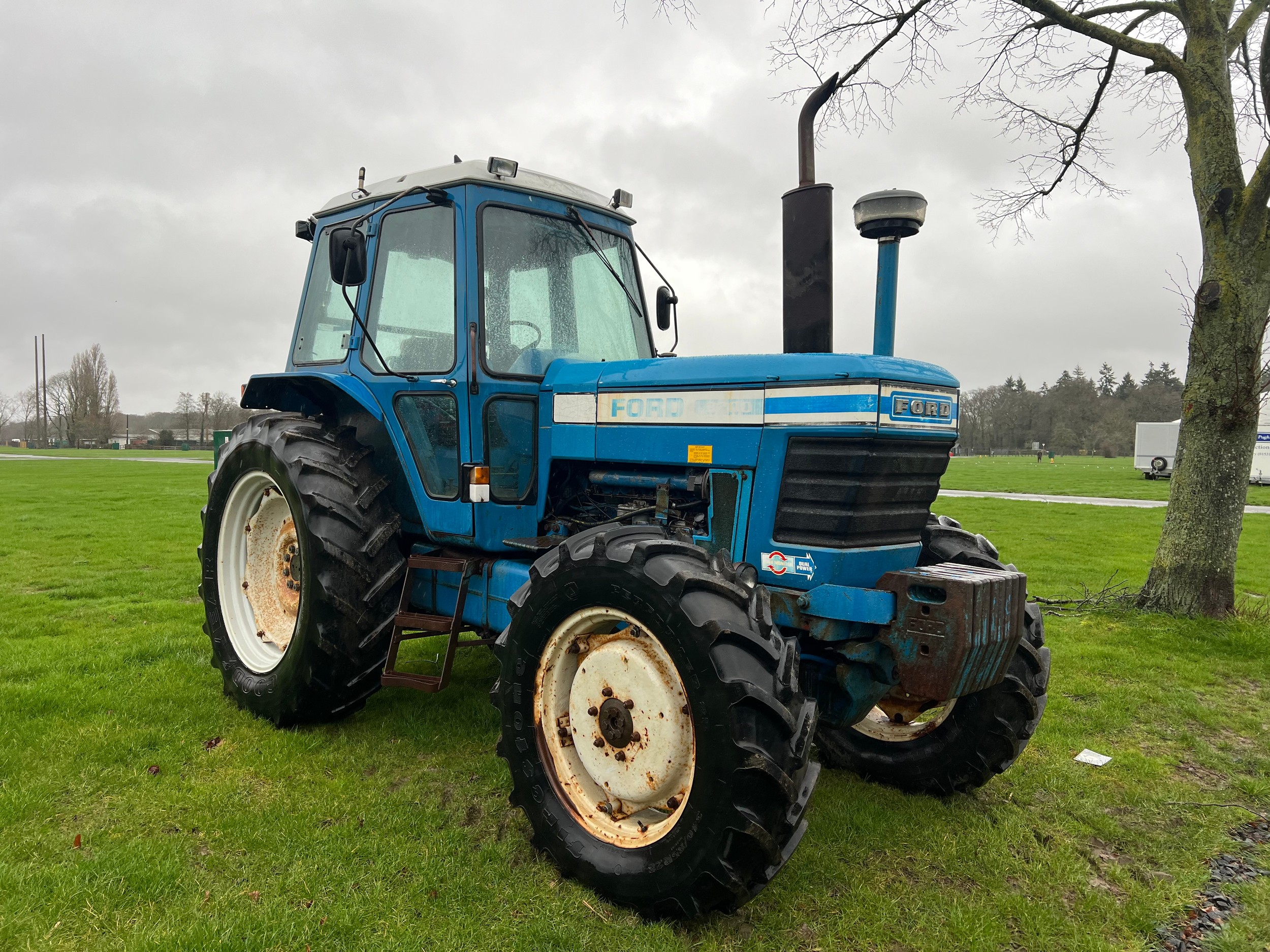 Ford 8200 Q cab 4WD tractor. Schindler axle. Good original condition ...