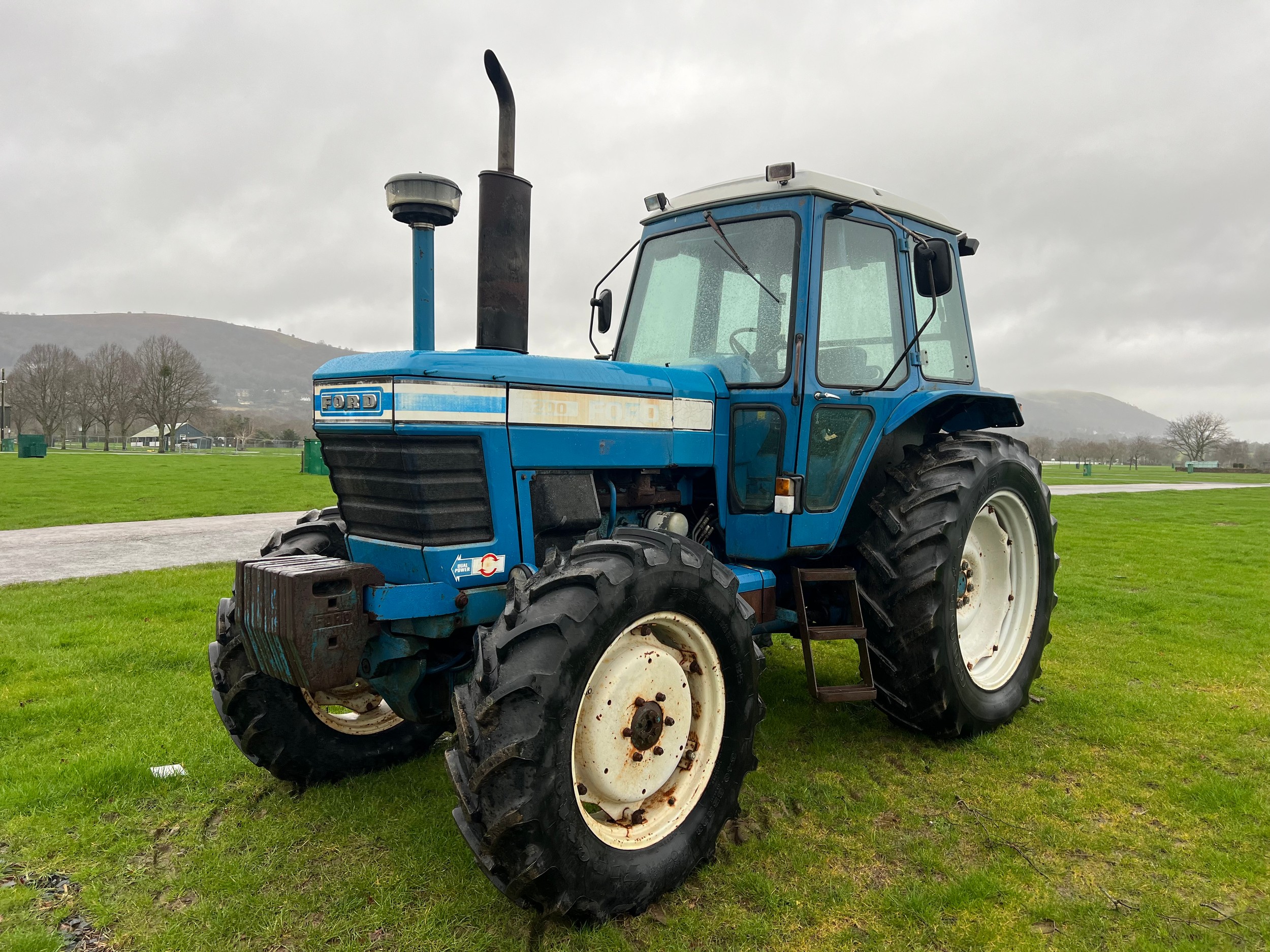 Ford 8200 Q cab 4WD tractor. Schindler axle. Good original condition ...