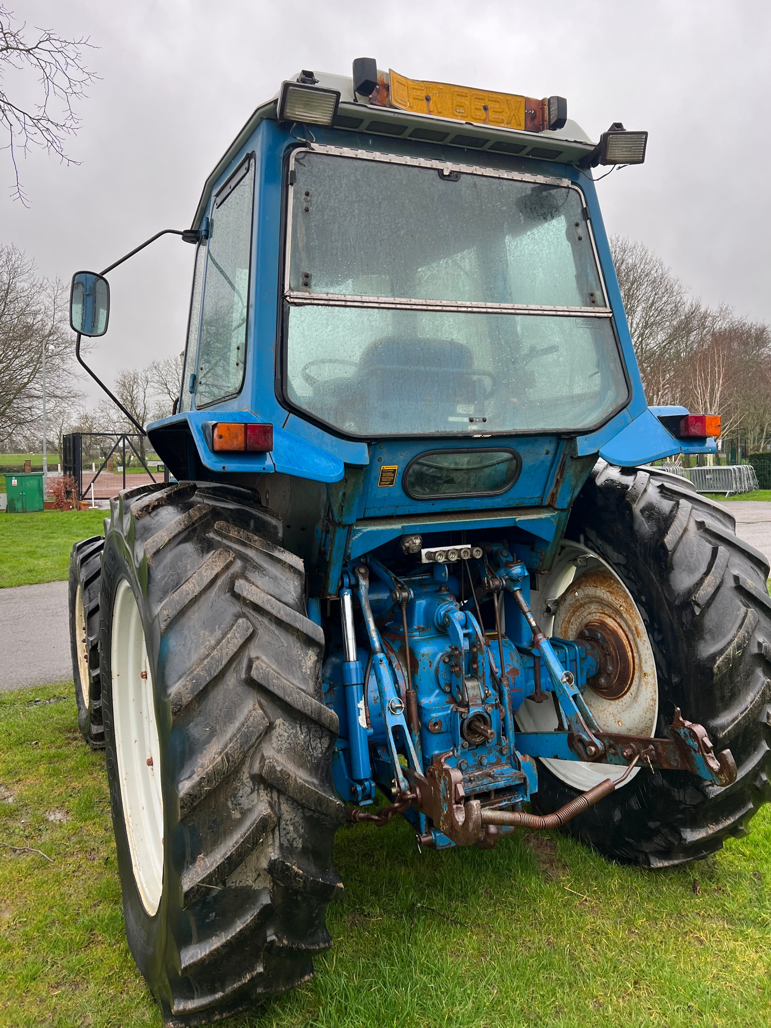 Ford 8200 Q cab 4WD tractor. Schindler axle. Good original condition ...