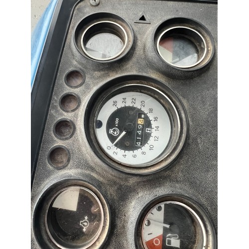 Ford 8200 Q cab 4WD tractor. Schindler axle. Good original condition ...