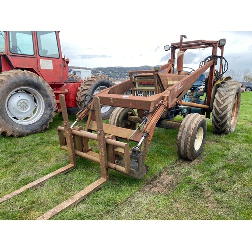 Ford 5000 tractor with Farmhand loader. Had been used in a builders ...
