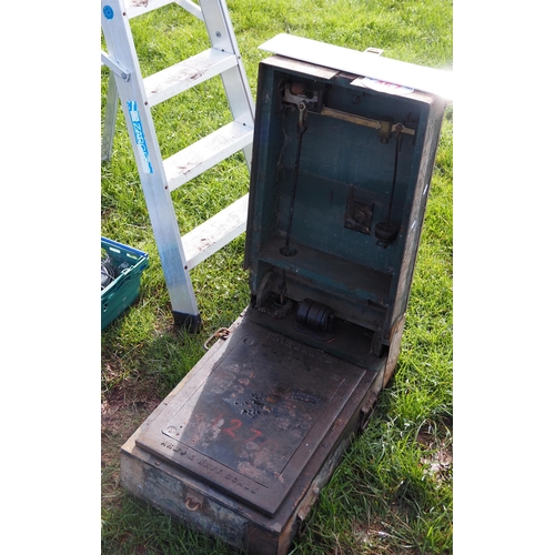 Fairbanks Army and Navy scales