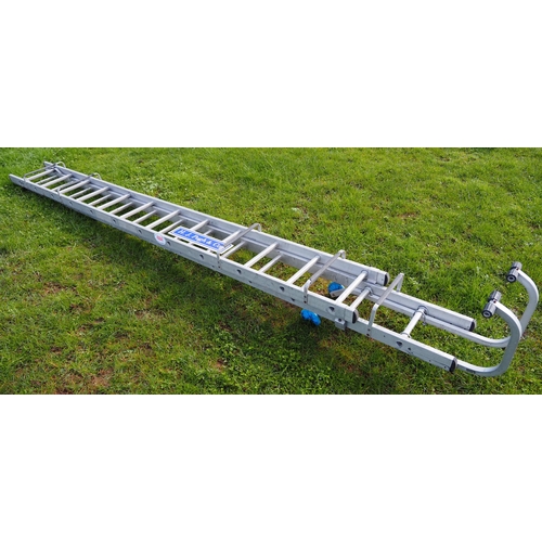 Extending roof ladder