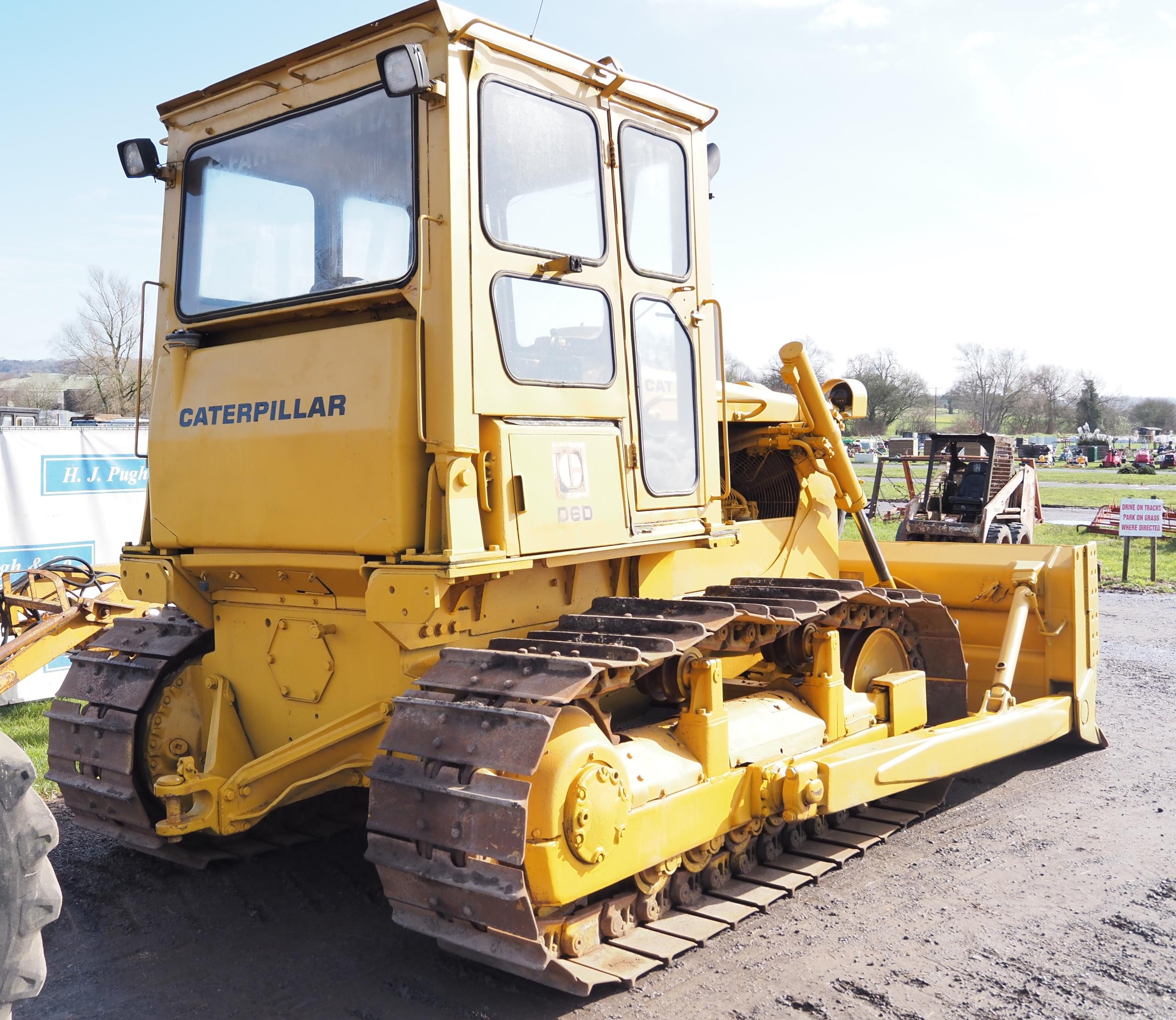 Caterpillar D6D bulldozer. straight blade with tilt. ROPS cab. Runs and ...