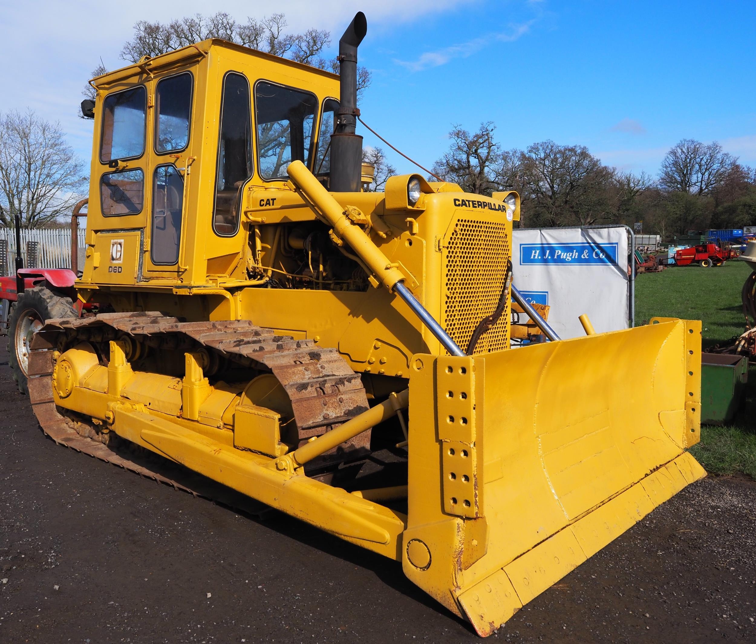 Caterpillar D6D bulldozer. straight blade with tilt. ROPS cab. Runs and ...
