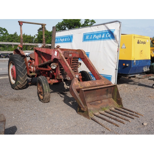 International B275 tractor. C/w loader and roll frame. Reg. SAY 743