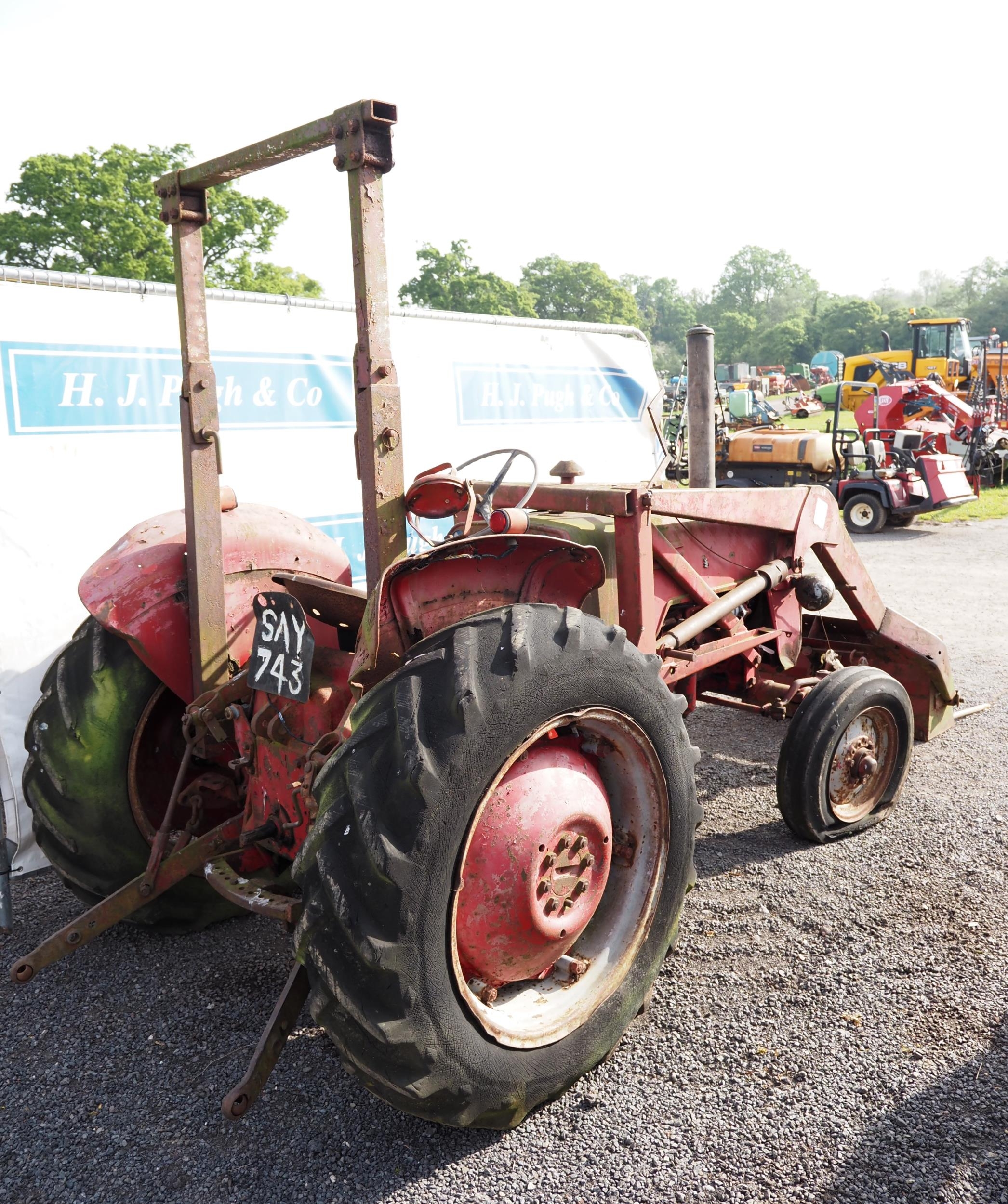 International B275 tractor. C/w loader and roll frame. Reg. SAY 743