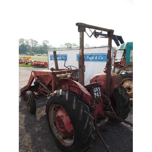 International B275 tractor. C/w loader and roll frame. Reg. SAY 743
