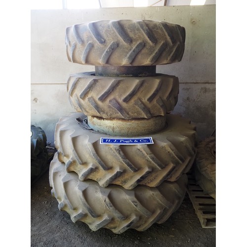 Dual wheels and Goodyear tyres R38 and R28