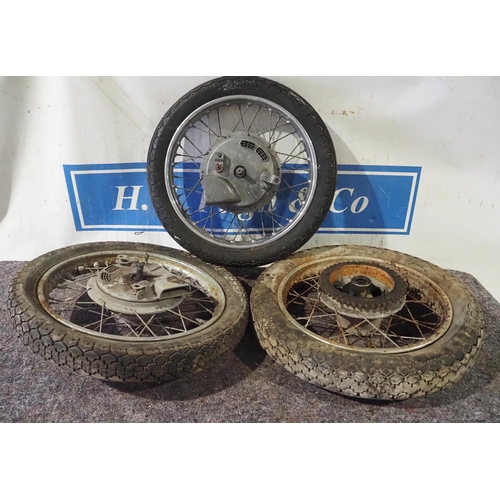 Twin leading shoe conical hub wheels
