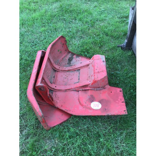 Original mudguards for Massey Ferguson 135 in good condition - 2