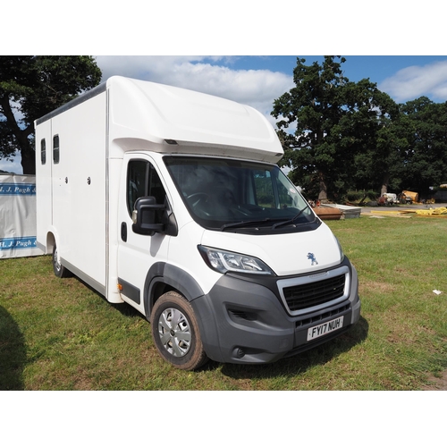 Peugeot Boxer with purpose made horse lorry with living. Showing 91000 ...