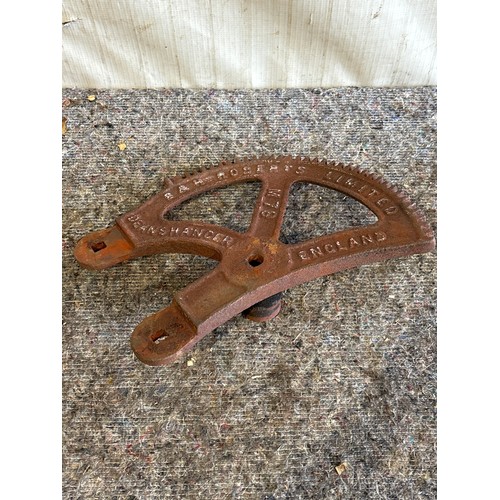 E&H Roberts Deanshanger cast iron plate