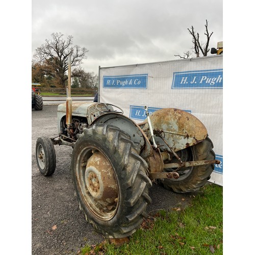 Ferguson T20 tractor. Starts and runs, reconditioned p3 engine