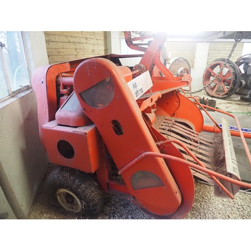 David Brown Albion side exit baler. Not badged. No pto. Fixed with ...