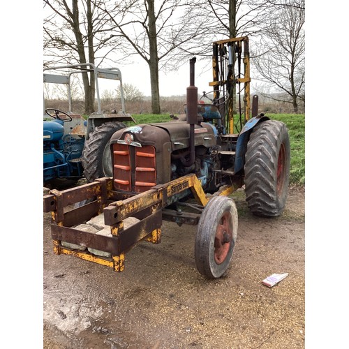 Fordson Super Major tractor. C/w Sanderson fitted forklift. No docs