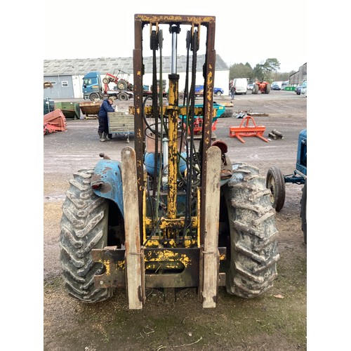 Fordson Super Major tractor. C/w Sanderson fitted forklift. No docs