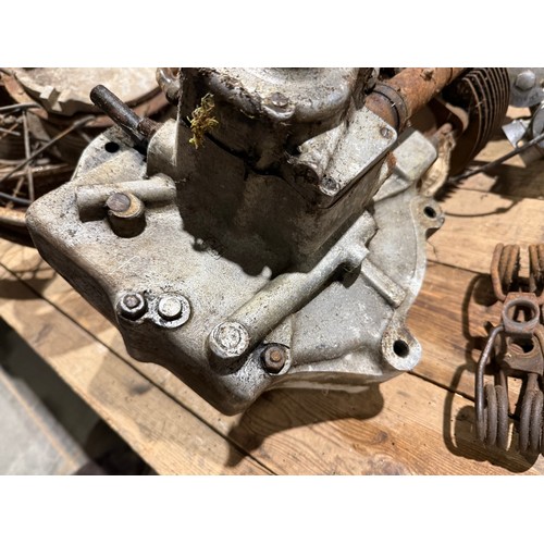 Velocette KTT 1935 engine parts with bronze head, carburettor etc ...