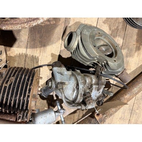 Velocette KTT 1935 engine parts with bronze head, carburettor etc ...