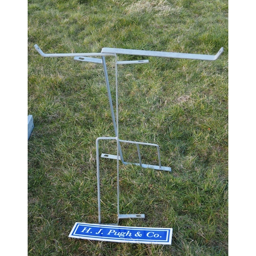 JFC calf hutch brackets
