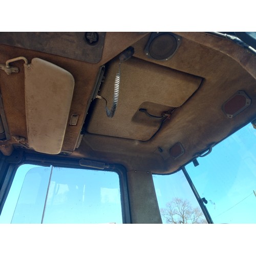 Case 956 tractor. 40 KPH. Front links, air brakes. Michelin 108V tyres ...