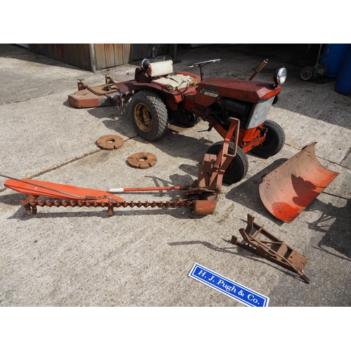Allis Chalmers Garden Mark Squire garden tractor. Runs and drives. C/w ...