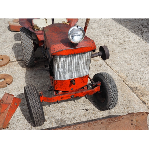 Allis Chalmers Garden Mark Squire garden tractor. Runs and drives. C/w ...