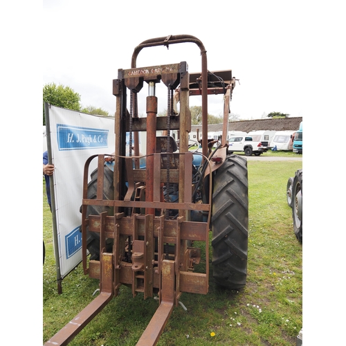 Fordson Super Major tractor. Runs and drives. C/w front end loader and ...