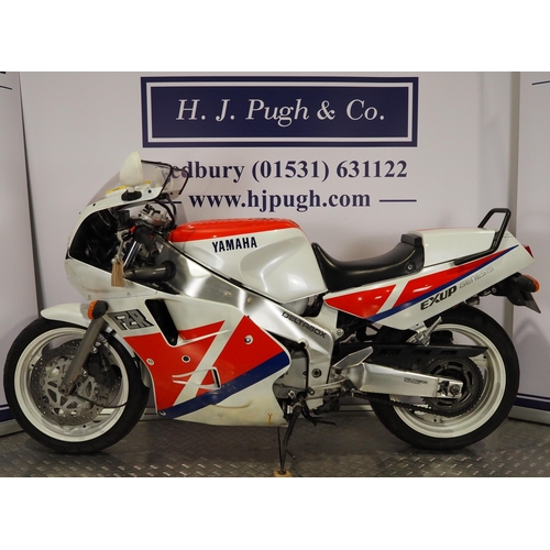 Yamaha FZR1000 EXUP motorcycle. 1990. 1002cc Runs and rides. MOT until 09/04/26. Comes with MOT hi