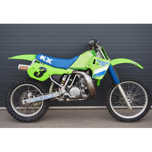 Kawasaki KX250 motocross bike. 1987. 250cc Runs and rides. No docs. No key