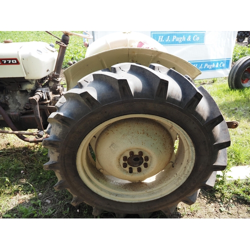 David Brown 770 selectamatic tractor. Runs and drives. Showing 2099 hours. S/n 770A/582449. Fitted w