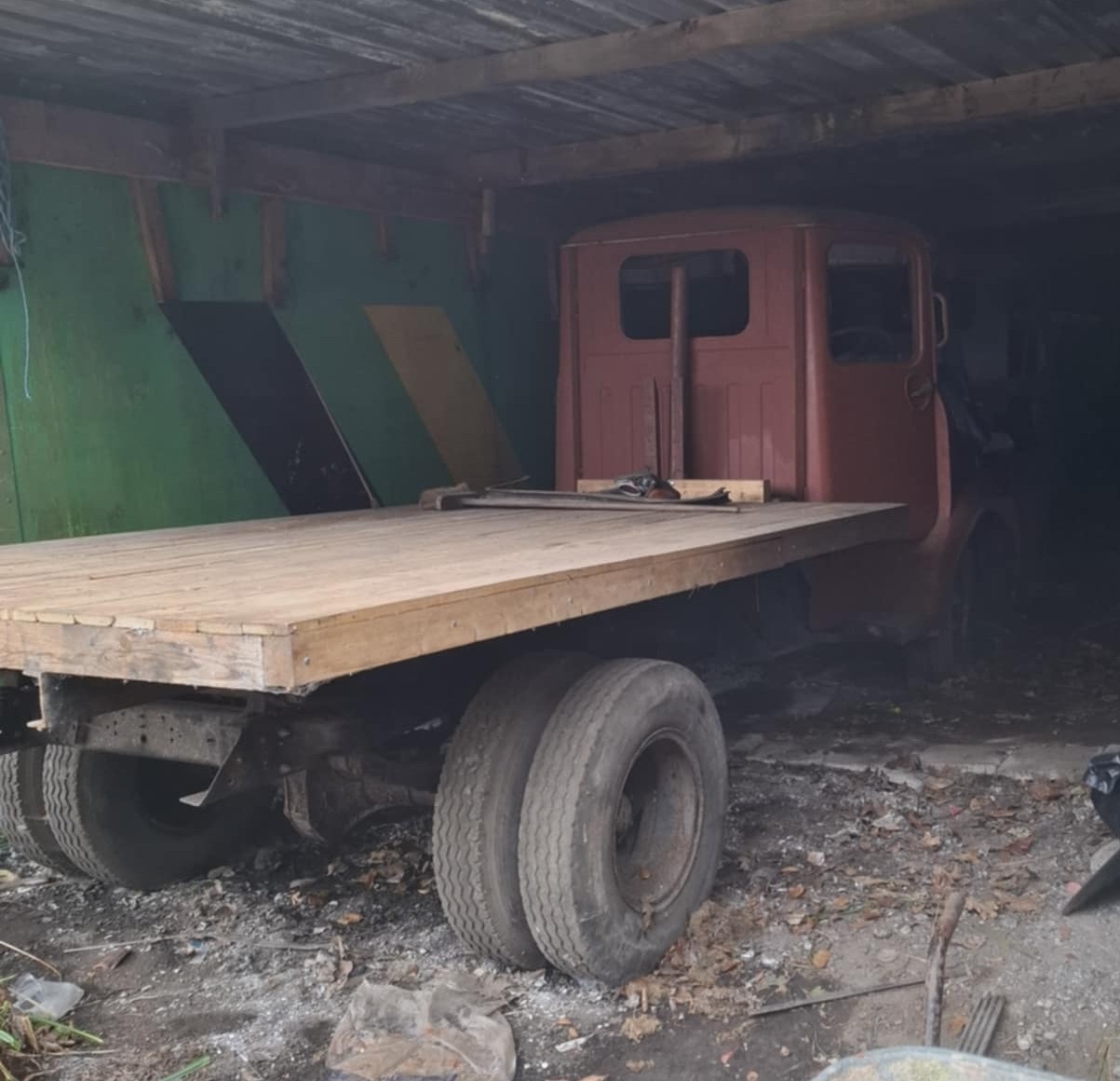 Austin FG truck with tipping runner