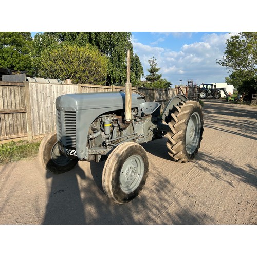 Grey Ferguson P3 tractor. Runs and drives