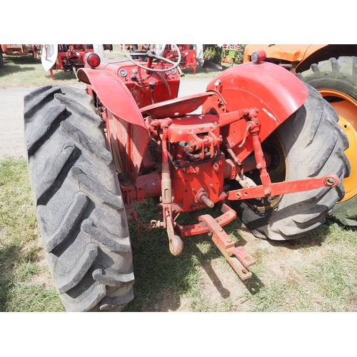 International B414 tractor