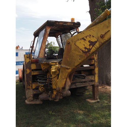 JCB 3C MkIII digger with back actor