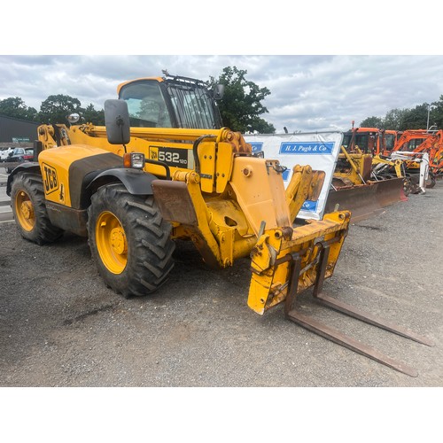 JCB 532.120 telehandler with pallet tines. Runs and drives key. Reg ...