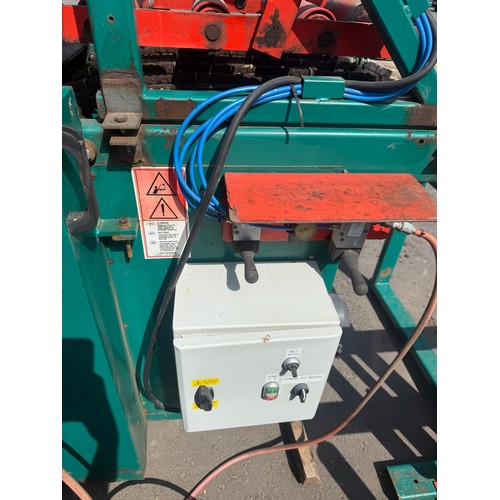 Laks Sagen Multi Rip frame saw. 3 Phase. Believed to be in working ...