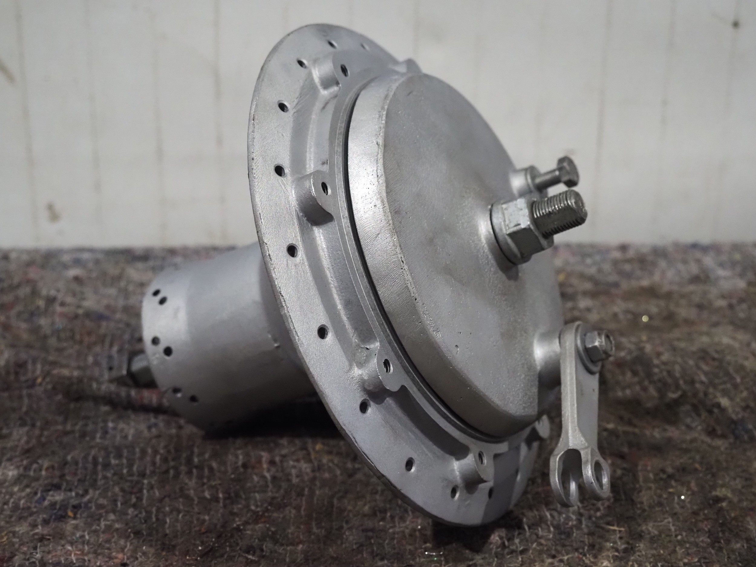 Reh conical rear hub 40 spokes and brake plate