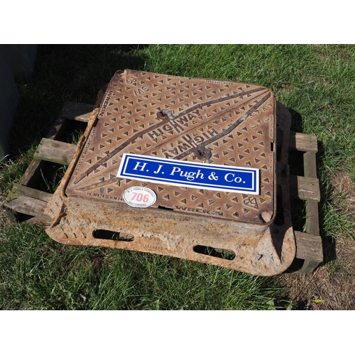 Heavy duty man hole cover